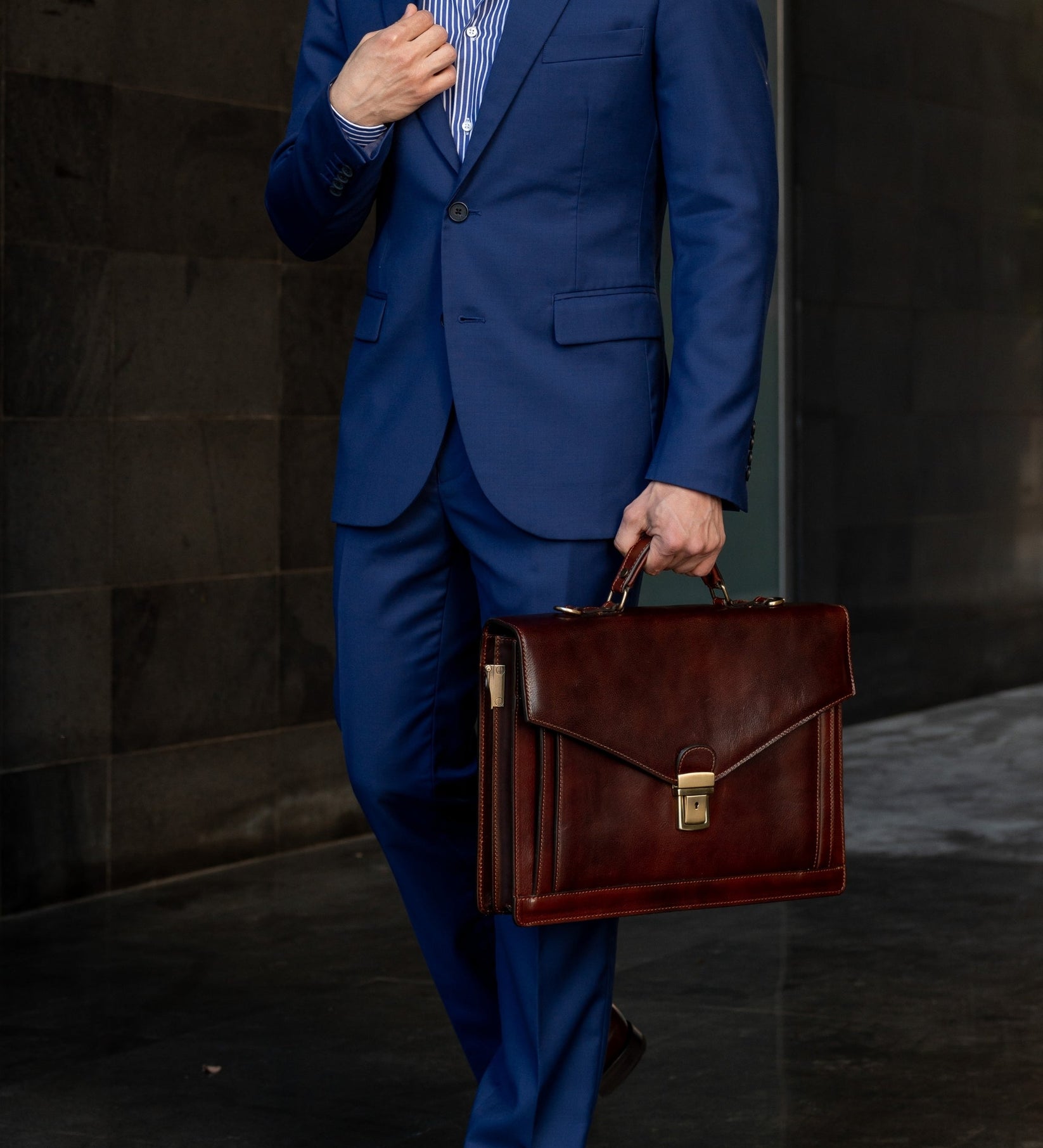 Classic Design Leather Briefcase - The Magus – timeresistance.com