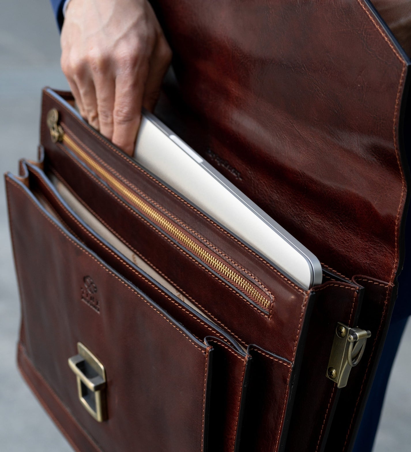 Classic Design Leather Briefcase - The Magus – timeresistance.com